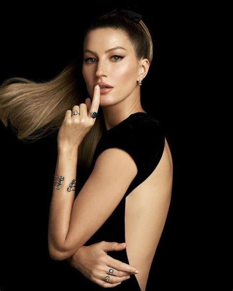 Gisele Bundchen Vivara Christmas 2020 Campaign