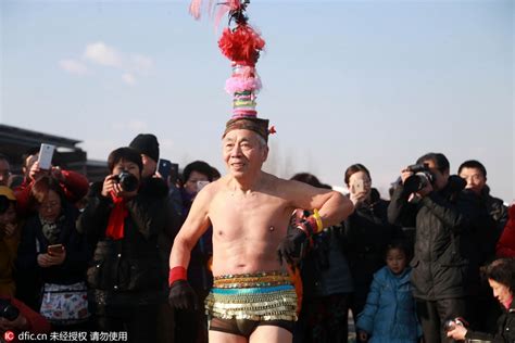 Runners Take Part In Beijing Naked Run Chinadaily Cn