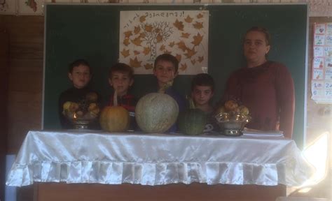 მახალაკიძეების საჯარო სკოლის მოსწავლეებმა შემოდგომის ნობათი გამოფინეს ეტალონი