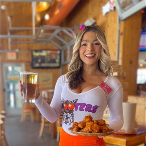 Hooters Call To Reserve Your Fantasy Football Party Today 😍🏈 Facebook
