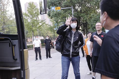 出发！由赖亚文指导带队，中国女排开启世锦赛之旅 搜狐大视野 搜狐新闻