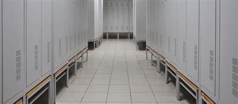 Металеві шафи для роздягальні Купити в УХЛ МАШ