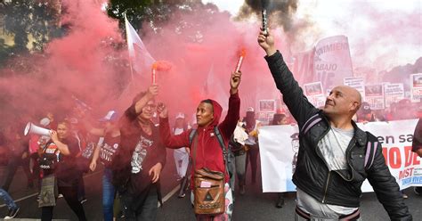 La Estúpida Fascinación Por El Estallido Social Infobae