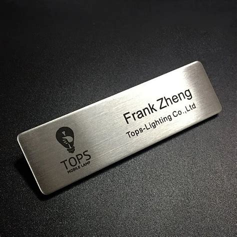 高档不锈钢金属胸牌定做别针工号牌酒店员工胸卡姓品牌徽章定制 花瓣网