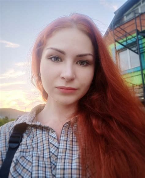 Девушка с рыжими волосами