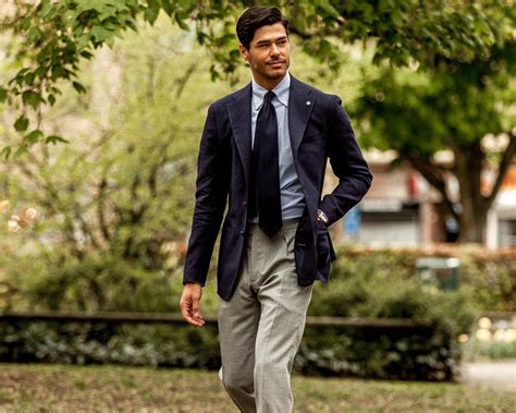 Lead The Pack With 6 Business Casual Outfits For Men Aklasu