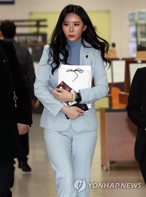 배우 윤지오 장자연 강제추행 재판 법정으로 연합뉴스