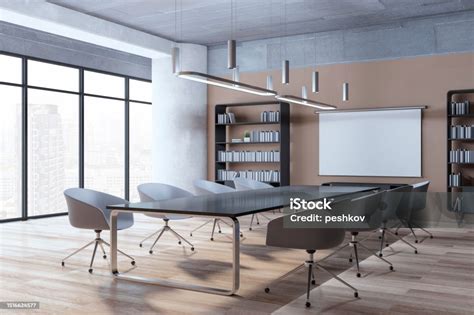 현대적인 유리 콘크리트 및 목재 회의실 내부에는 빈 흰색 모형 프레젠테이션 배너 창문 및 도시 전망 장식 물건 및 가구가 있습니다 3d 렌더링 0명에 대한 스톡 사진 및