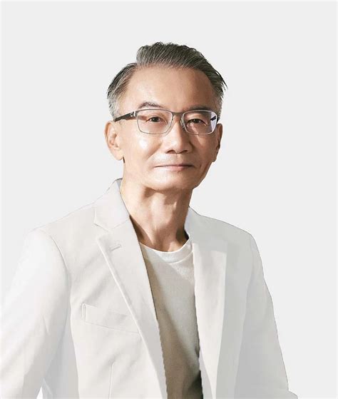 陳志誠醫師的醫療理念是盡量不製造疤痕，不開不必要的手術，擅長整形重建手術