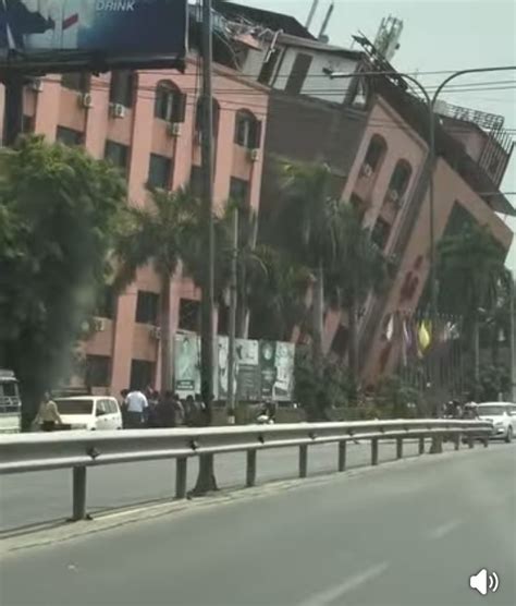 Khit Thit Media ၇ ဒသမ ၇ အဆင့်ရှိ အင်အားပြင်းထန်သော Facebook