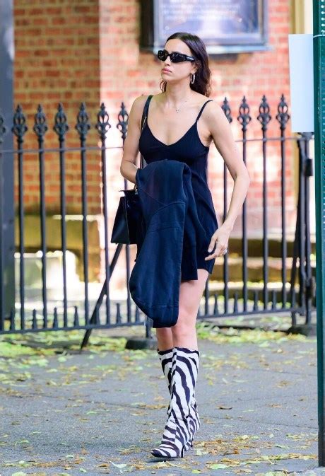 მოსაწყენი ლეოპარდის ნაცვლად როგორ ჩავიცვათ სეზონის ყველაზე მოდური პრინტი ზებრა