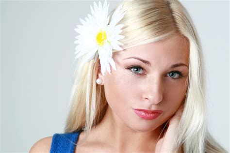 красивейшая белокурая сексуальная женщина Стоковое Фото изображение насчитывающей монохромный