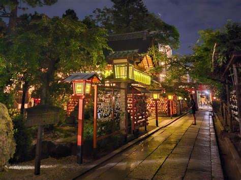 Kyoto Gion District Guided Walking Tour At Night With Snack