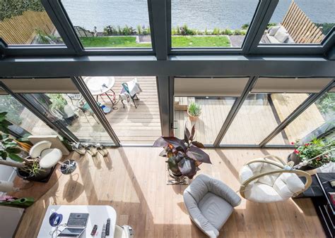 Baca Architects Completes Buoyant House On The River Thames