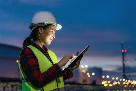 Abb Og Microsoft Samarbeider For å Bringe Generativ Ai Til Industrielle