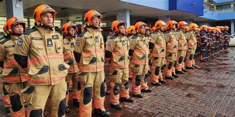 SCDF Firefighters Don New Suits With Improved Flame Protection Abrasion Resistance For Safety
