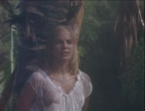 Naked Véronique Jannot in Paul et Virginie