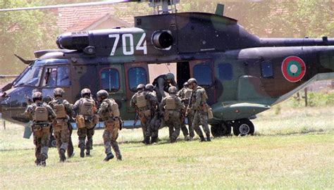 Военното министерство купува каски и бронежилетки за над 20 милиона лева