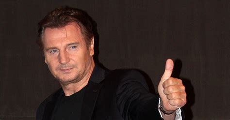 포토 리암 니슨 한국 최고 엄지손가락 번쩍