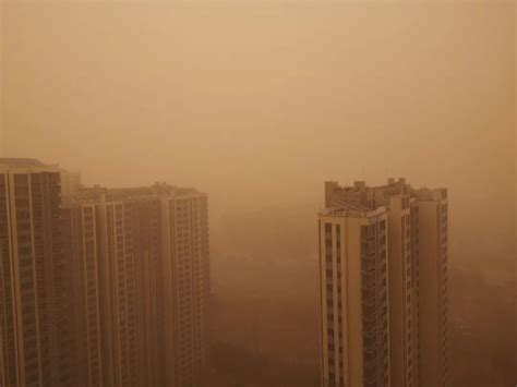 最新视频记者直击陕西榆林沙尘暴来袭所有航班延误高速公路管制