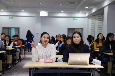 “Их сургуулийн оюутны хөгжил орчин үеийн чиг хандлага” сэдэвт