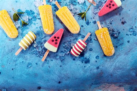 화려한 아이스 바닐라 냉동된 요구르트 또는 소프트 아이스크림 0명에 대한 스톡 사진 및 기타 이미지 0명 거품 내기 냉동 요구르트 Istock