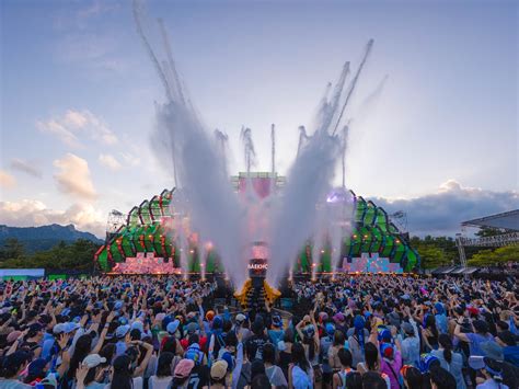 호텔 안으로 들어온 콘서트…투숙률·인지도 다 잡는다