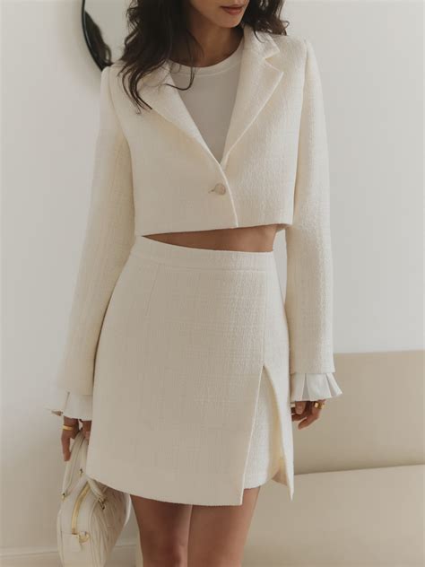 Укороченный твидовый жакет со вставками на рукавах Lichi Online Fashion Store