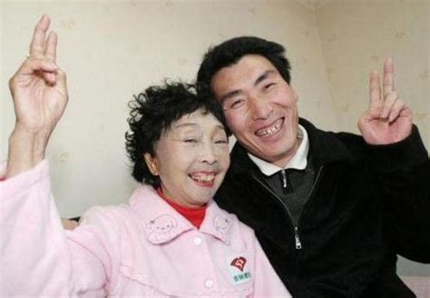 村子裏的傳奇七旬老奶奶嫁給小伙子真是人間大愛呀 每日頭條