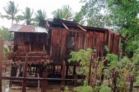 ကျောက်ကြီးမြို့နယ်၌ လေပြင်းတိုက်ခတ်မှုကြောင့် လူနေအိမ် ၂ လုံး အမိုးလန်ပျက်စီး Information And