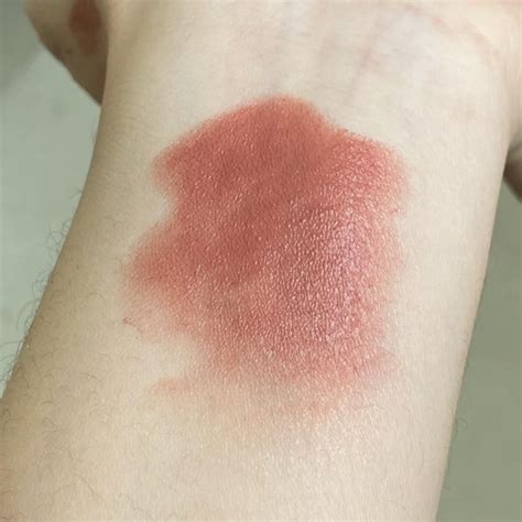 รีวิวลิปสีน้ำตาลสุภาพ ทาได้ทุกโอกาส ที่ควรมีติดกระเป๋า Ladyissue เว็บรีวิวเครื่องสำอาง ชุมชน