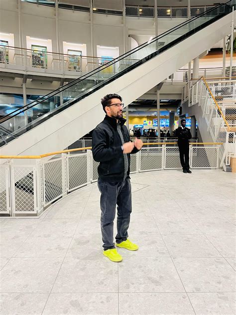 ishfaq bashir on strikingly
