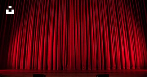 빨간 극장 커튼 사진 Unsplash의 무료 빨강 이미지