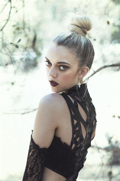 Pyper America Model Blond Pretty People Model Top Knot