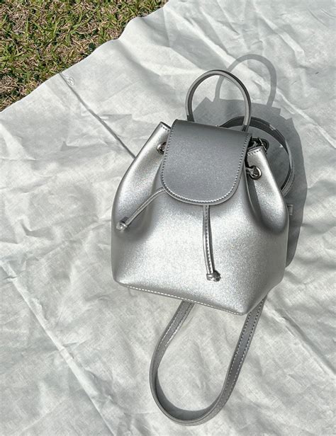 모이벨루아 국내제작 몰리스 플랩 레더 미니 백팩 위시버킷