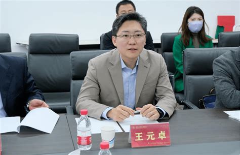 黄淮学院与中科大数据研究院共建人工智能产业学院和研究生联合培养基地发展融合创新