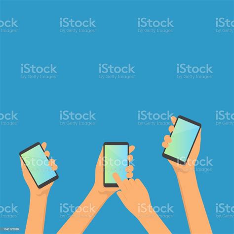 두 손으로 전화를 들고 빈 화면 모의 모바일 앱에서 소셜 네트워크 통신 터치 스크린 모바일에 응용 프로그램 벡터 플랫 만화