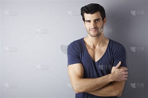 英俊的年轻人的肖像