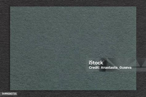 검은색 테두리가 있는 짙은 녹색 종이 배경 매크로의 질감 빈티지 크래프트 청록색 판지의 구조 프레임에 대한 스톡 사진 및 기타 이미지 Istock