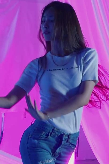 진리의 흰 티 청바지 엘리스 소희 움짤