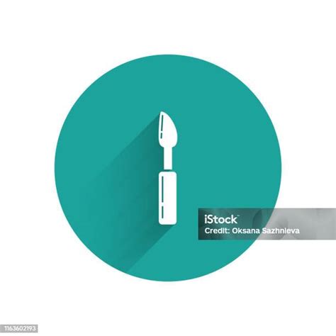 긴 그림자로 격리된 흰색 커터 도구 아이콘입니다 칼 날을 바느질 녹색 원 버튼입니다 벡터 일러스트레이션 강철에 대한 스톡 벡터 아트 및 기타 이미지 Istock