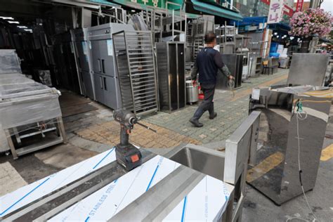 치솟는 물가에 손님 발길 끊겨빚 한번에 못갚아 폐업도 못해 서울경제