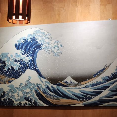 집 근처 이자카야에서 여신이와 데이트 중에 벽에 걸린 우키요에가 눈에 들어왔다 재미있는것은 같은 그림인데 서로가 보는 관점이 틀리다 나는 아쉽다 곧 육지인데 파도에