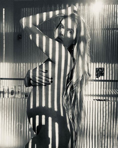 Gr Vida De G Meos B Rbara Evans Posa De Topless Meus Meninos