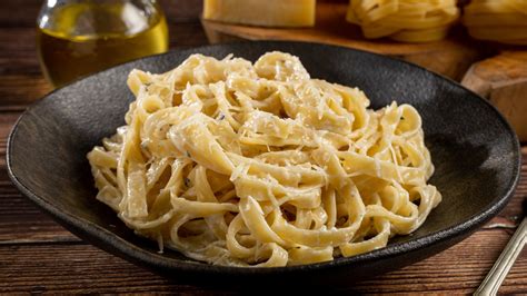 The Simple Ingredient That Will Improve Store Bought Alfredo Sauce