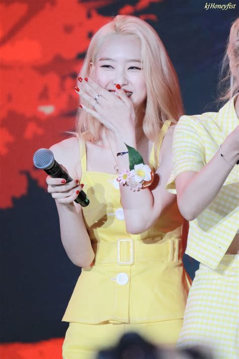 Jiho Giggles Scrolller