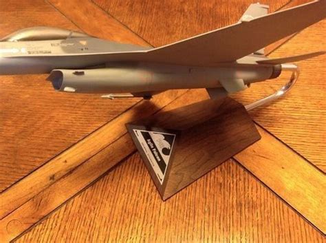 1 40 Precise General Dynamics F 16 Agile Falcon Desk Model