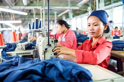 服装厂劳动的工人高清图片下载 正版图片600761717 摄图网