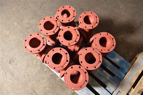 철 또는 주철 파이프 밸브를 만들기 위한 기초는 나무 패널에 추가 밀링 기계에 처리 하기 전에 거짓말 밸브는 공장에서 만드는