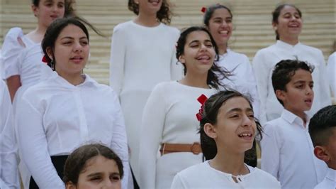 جوقة أكاديمية روابي الإنجليزية تقدم أغنية أمي ثم أمي Youtube